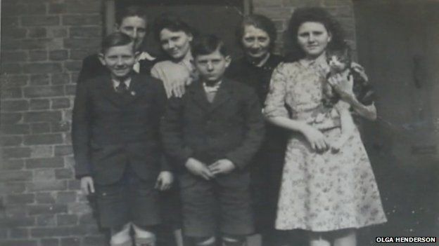 VJ Day: Child PoW recalls Changi internment - BBC News