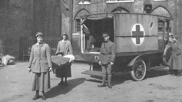 The women who ran a WW1 military hospital - BBC News