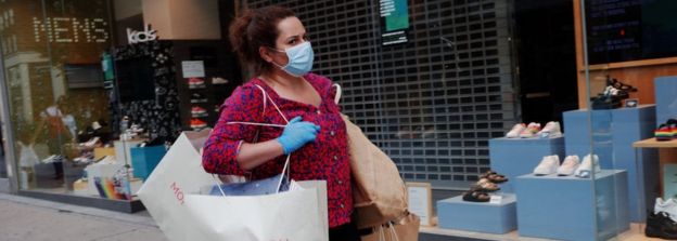 Inflation: Cost of living up despite Covid Christmas curbs - BBC News