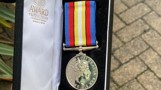 RAF Christmas Island veteran, 85, receives nuclear testing medal - BBC News