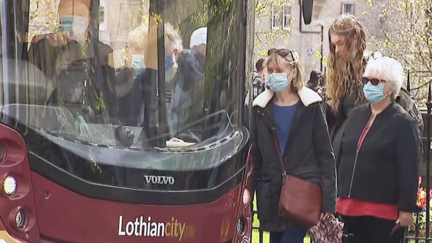 Covid: Law on wearing face masks in Scotland is lifted - BBC News