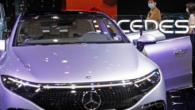 Mercedes-Benz to introduce acceleration subscription fee - BBC News