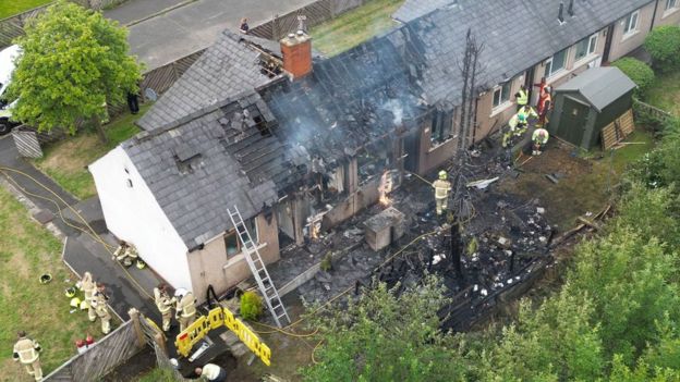 Halifax: Homes evacuated after gas explosion - BBC News