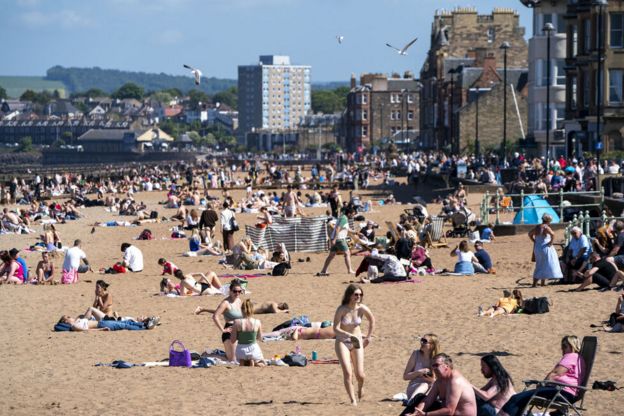 Scotland records hottest day so far as heatwave hits - BBC News