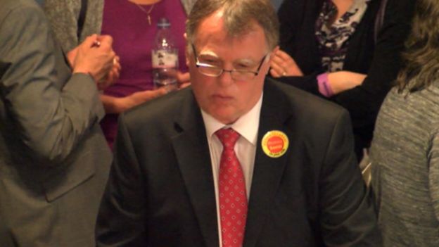 Labour MP for Oxford East Andrew Smith to stand down - BBC News