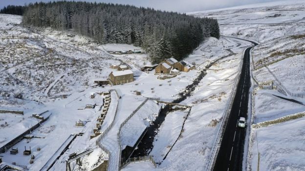 UK snow: Wintry scenes in North Pennines - BBC News