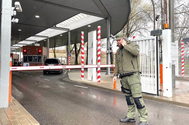 Narva: The Estonian border city where Nato and the EU meet Russia - BBC ...