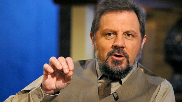 Cornish comedian Jethro dies aged 73 - BBC News