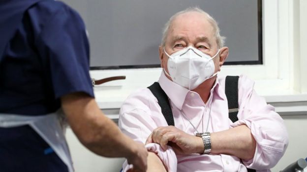 Over-75s urged to get Covid booster jab as cases rise - BBC News