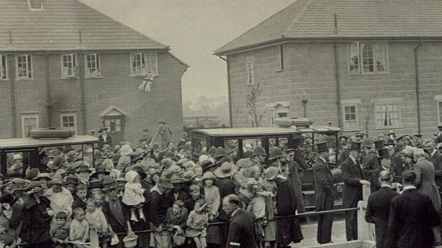 Memories of Becontree council estate 100 years on - BBC News