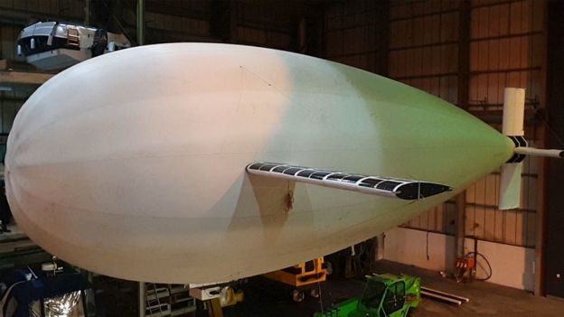 AI pilot 'sees' runway and lands automatically - BBC News