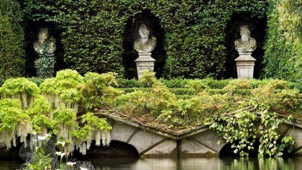 Listed landscapes: Twenty post-war sites protected - BBC News