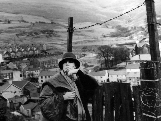 Welsh artist Molly Parkin on painting and partying - BBC News