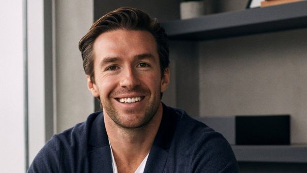 Sports Direct owner's new boss offered potential £100m bonus - BBC News