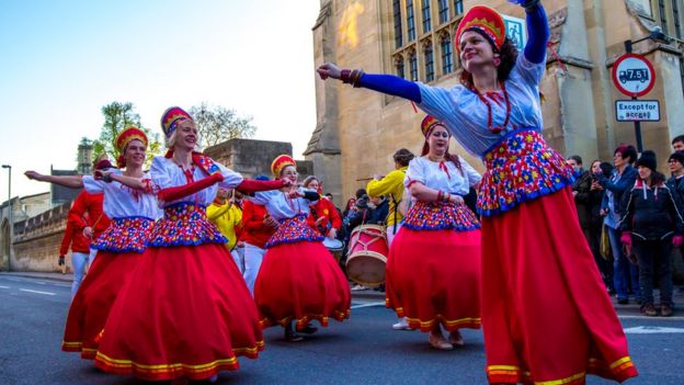 Thousands in Oxford for May morning celebrations - BBC News