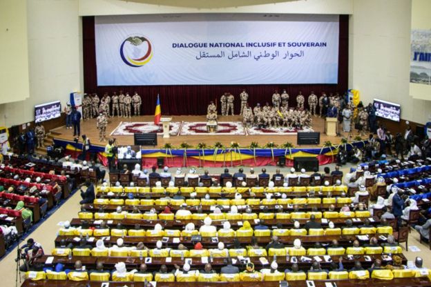 Dialogue politique au Tchad : 2022, une année de dilemme - BBC News Afrique