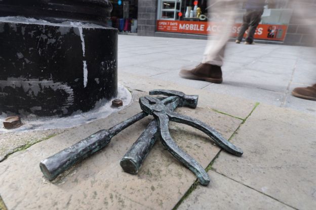 Monuments, murals, and mosaics on the Dundee public art trail - BBC News