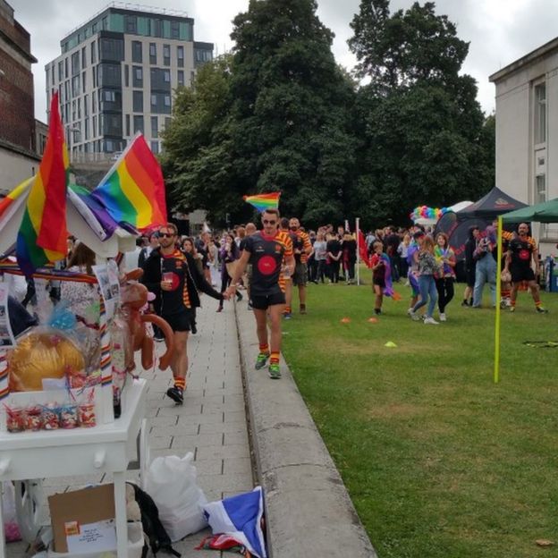 In pictures: First Southampton Pride for a decade held - BBC News
