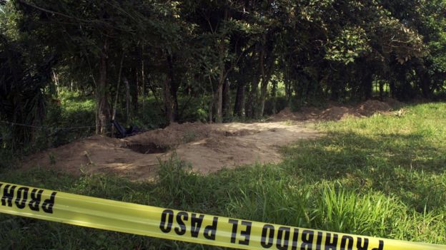 México: qué se sabe del "mayor hallazgo" de fosas comunes en un terreno ...