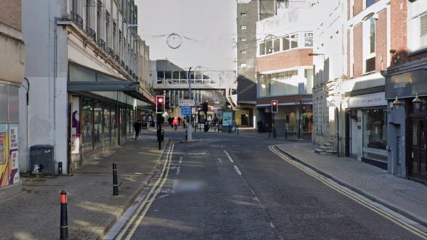 Gloucester: Man in hospital with head injuries after assault - BBC News