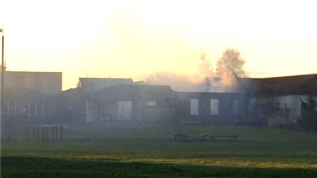 Primary school evacuated after fire breaks out - BBC News