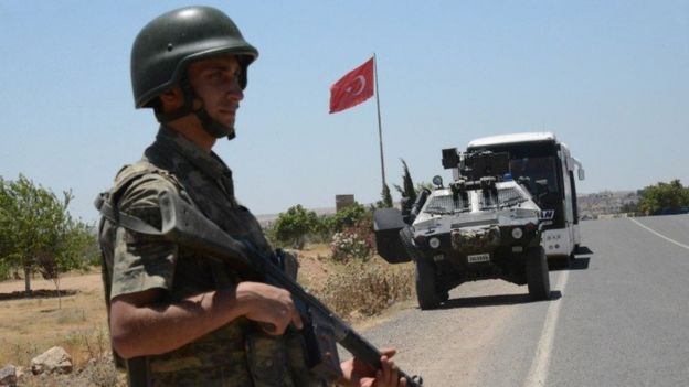 In pictures: PKK fighters prepare for battle with IS - BBC News