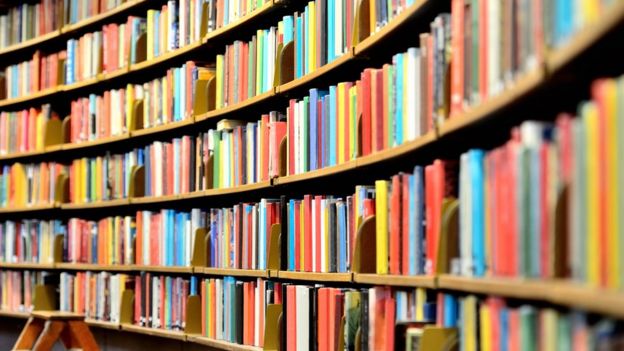 One in 10 Welsh libraries run by volunteers - BBC News