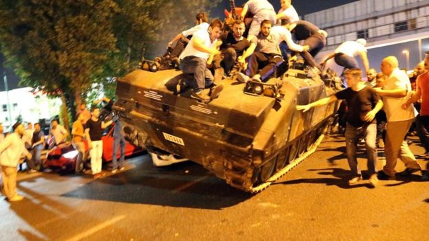 In pictures: Attempted coup in Turkey - BBC News