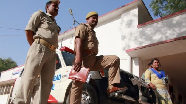 Rape in India: Kerala woman cuts genitals of 'rapist holy man' - BBC News