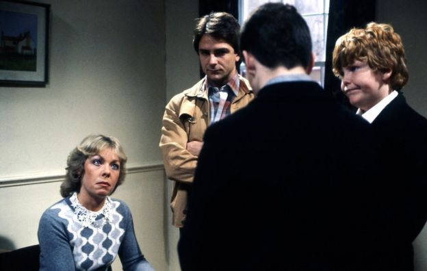 Grange Hill's Mrs McClusky actress Gwyneth Powell dies aged 76 - BBC News