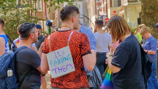 London's first Trans Pride support 'overwhelming' - BBC News