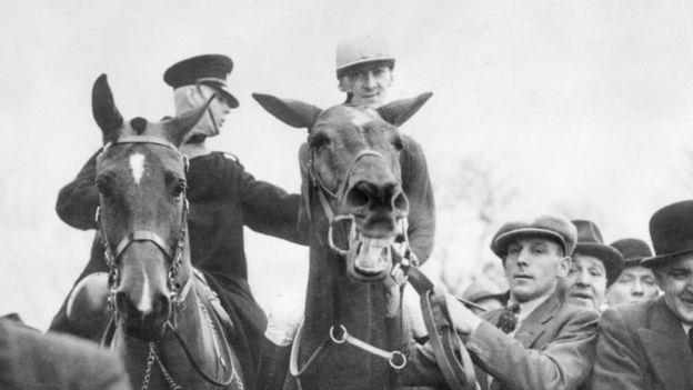 Remembrance Sunday: The WW2 pilot who won the Grand National - BBC News