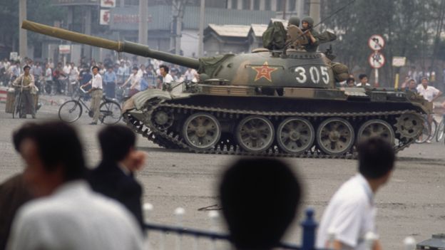 Tiananmen Square Tank Man photographer Charlie Cole dies - BBC News