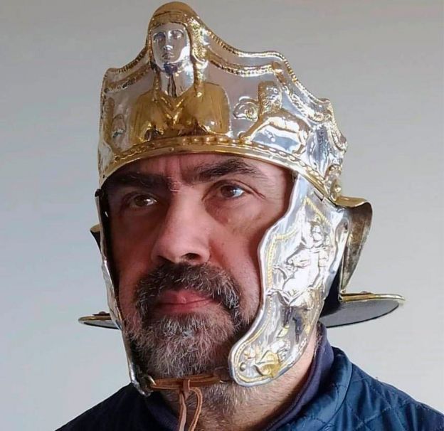 Unlocking the secrets of the 'bling' Roman helmet found in a field ...