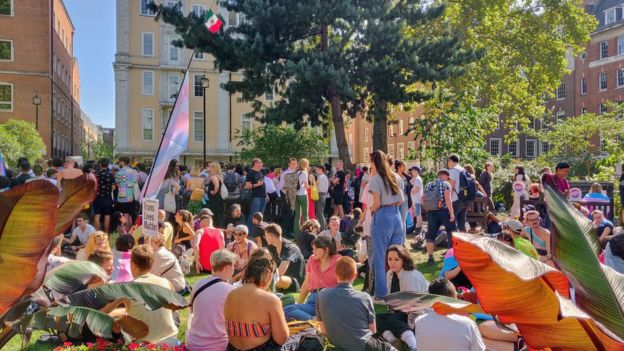 London's first Trans Pride support 'overwhelming' - BBC News