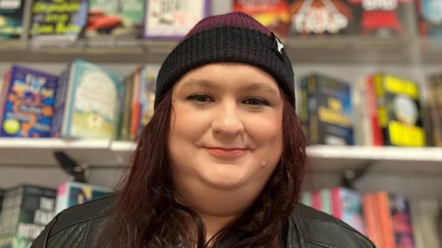 Life on an NHS transgender waiting list - BBC News