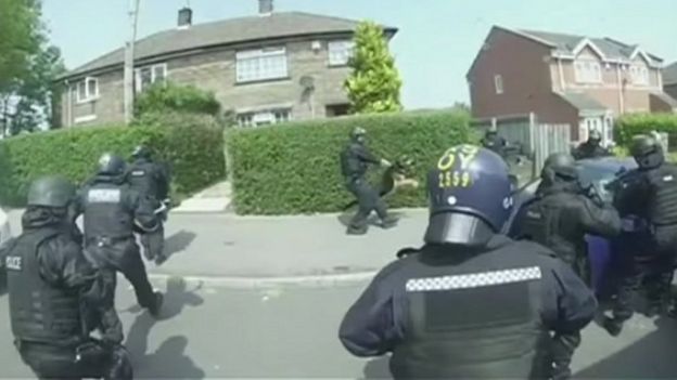 Sheffield raids: Twelve arrested after £100,000 of drugs found - BBC News