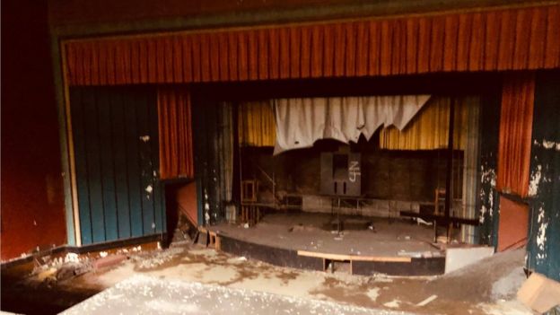 Port Talbot Plaza: The cinema being reclaimed by nature - BBC News