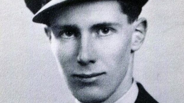 Dambusters dog: Headstone replaced to remove racist name - BBC News