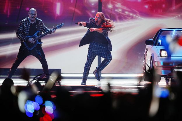 In pictures: Eurovision performances fire up fans - BBC News
