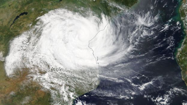Cyclone Idai: What are the immediate dangers? - BBC News