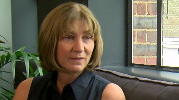 The companies that prey on aspiring models - BBC News