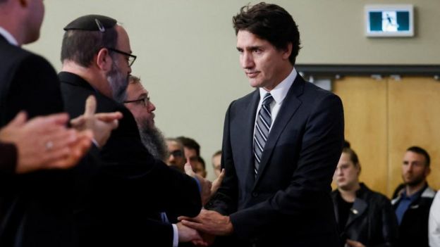 Trudeau balancing act on Israel-Gaza annoys both sides of debate - BBC News