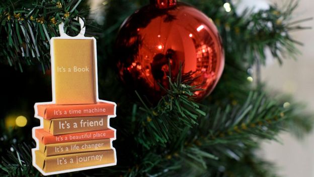 How the food of Charles Dickens defined Christmas - BBC News