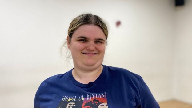 Drag: First Welsh disabled troupe to make Eisteddfod debut - BBC News