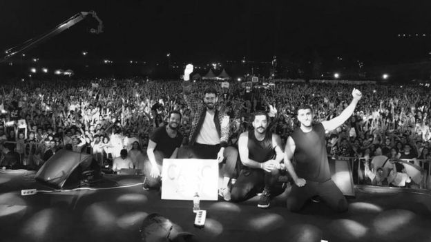 Seven arrested in Egypt after raising rainbow flag at concert - BBC News