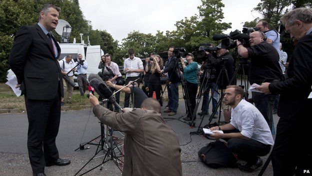 Murder arrest over West Sussex suspected road-rage death - BBC News