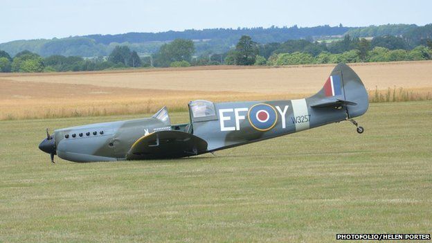 Replica Spitfire in emergency landing at Peterborough airfield - BBC News