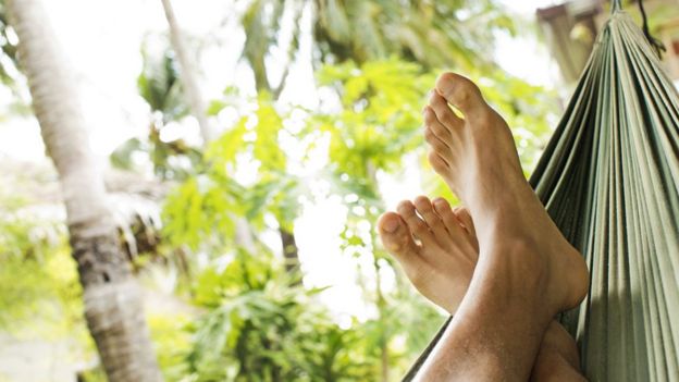 How to be mediocre and be happy with yourself - BBC News