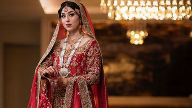 Sania Khan: Đăng TikTok vụ ly hôn, cô gái bị chồng cũ sát hại - BBC ...